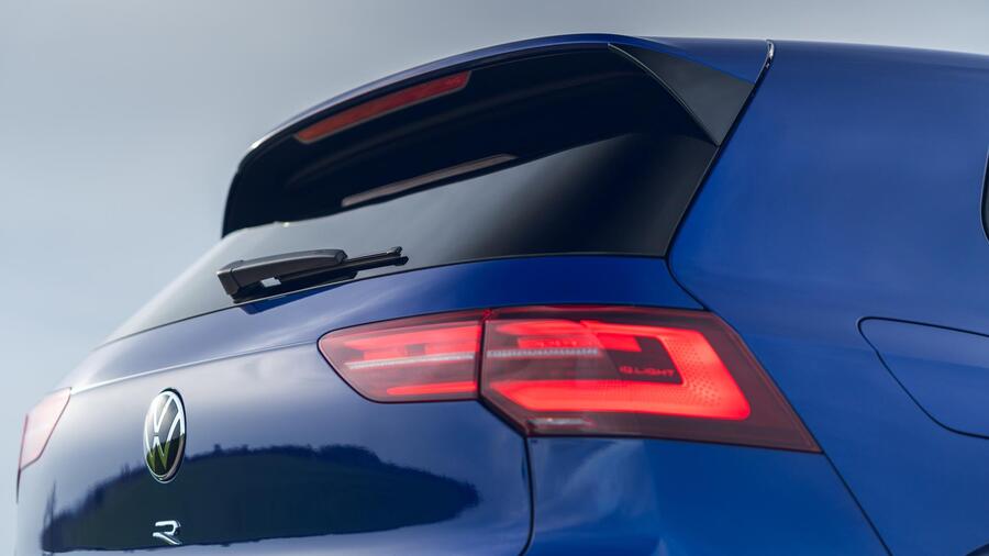 Volkswagen Golf R (2021 - ) review | Auto Trader UK