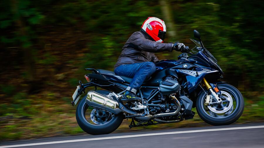 BMW R1250RS Sports Tourer (2019 - ) review | Auto Trader UK