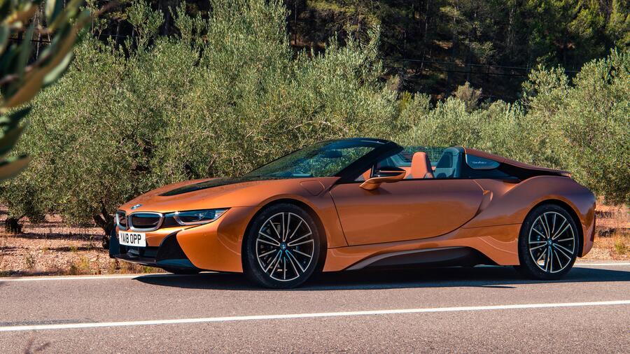 BMW i8 Roadster convertible (2018 - ) review | Auto Trader UK