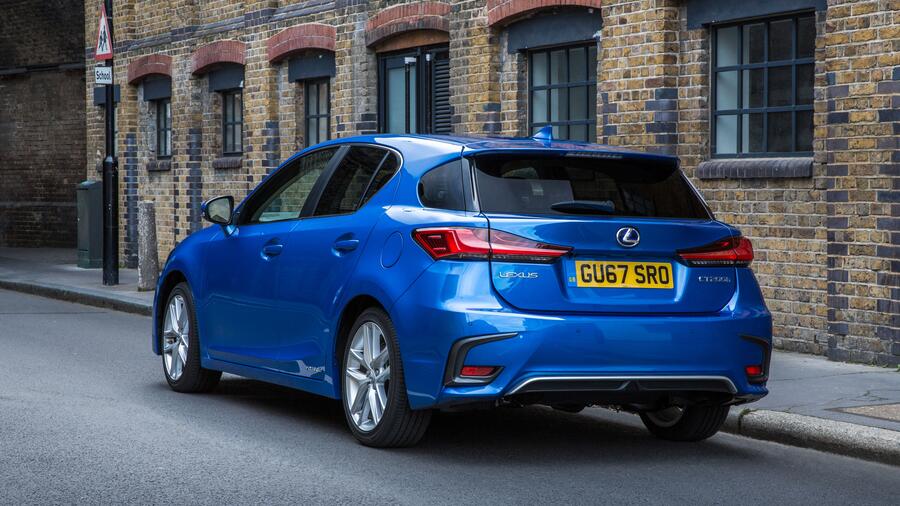 Lexus CT 200h Hatchback (2017 - ) review | Auto Trader UK