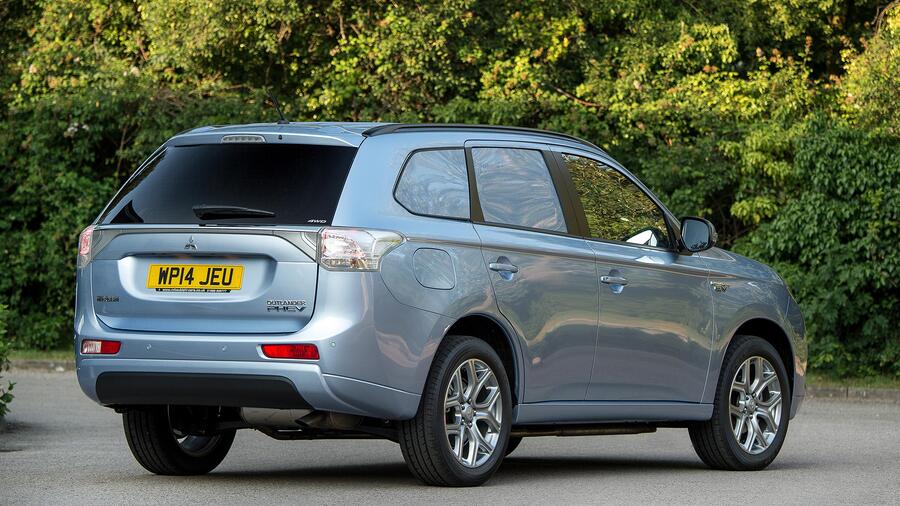 Mitsubishi Outlander SUV (2013 - ) review | Auto Trader UK
